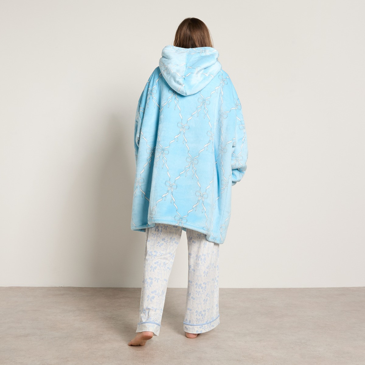 OHS Lattice Bow Print Hoodie Blanket - Blue