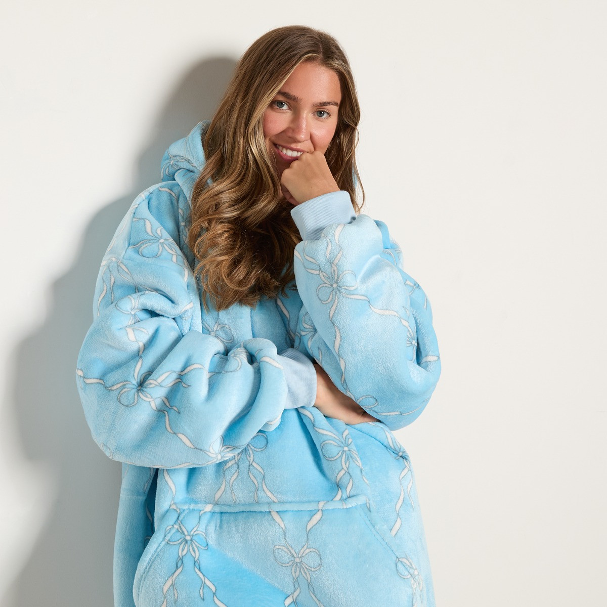 OHS Lattice Bow Print Hoodie Blanket - Blue