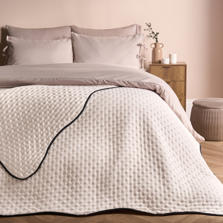 OHS Scallop Edge Quilted Throw - Cream/Black